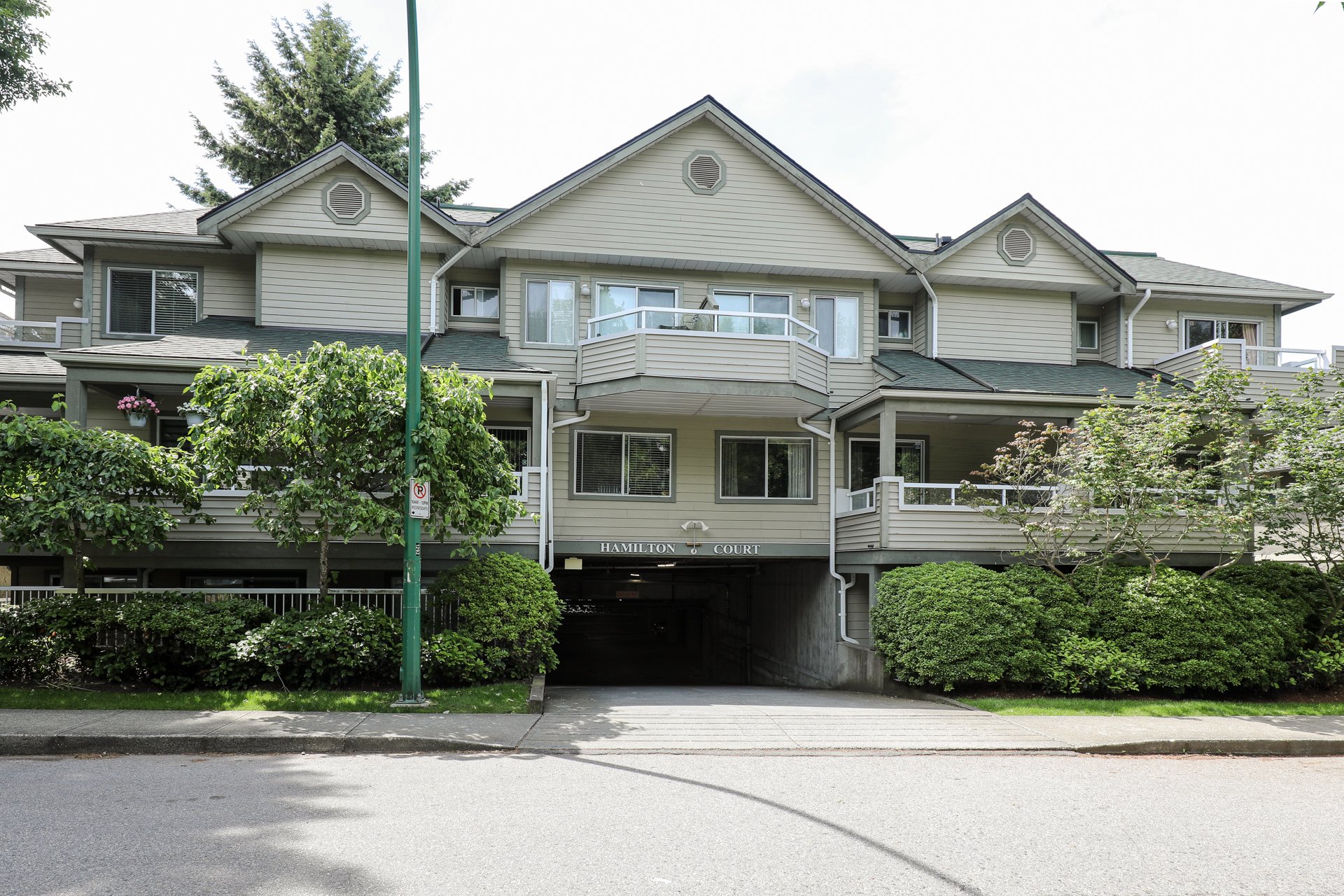 Hamilton Court - 828 W 16th St | Townhomes For Sale & Sold